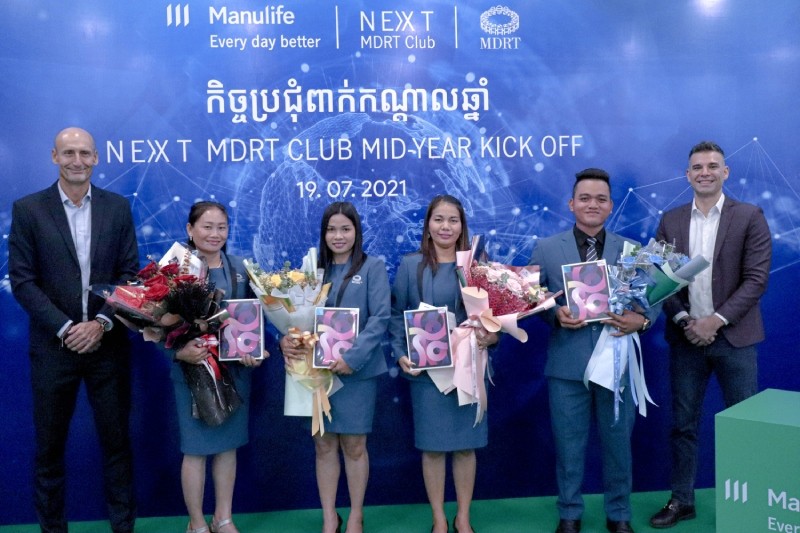 មេនូឡាយហ្វ៍ ខេមបូឌា អបអរសាទរសមិទ្ធផលពាក់កណ្តាលឆ្នាំរបស់ក្លឹប NEXT MDRT